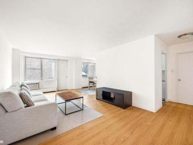 apartment with 1 bedroom, Upper West Side NY DLS102245285