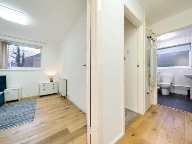 Apartment With 2 Bedroom Berkshire Reading DS86672860