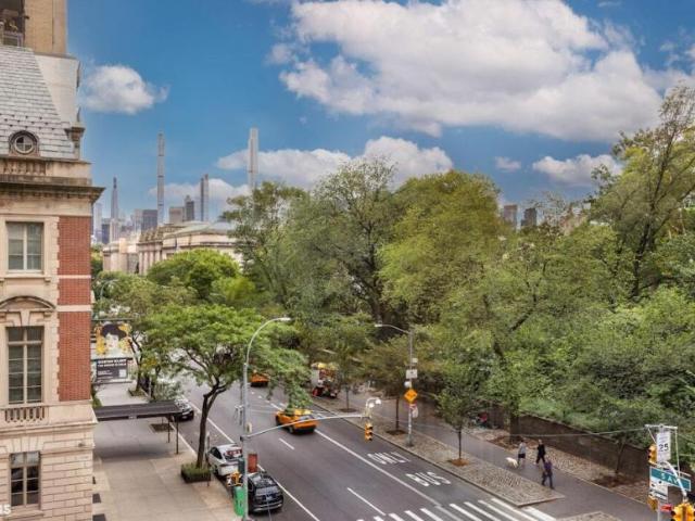 apartment with 2 bedroom, Upper East Side NY DLS102244212
