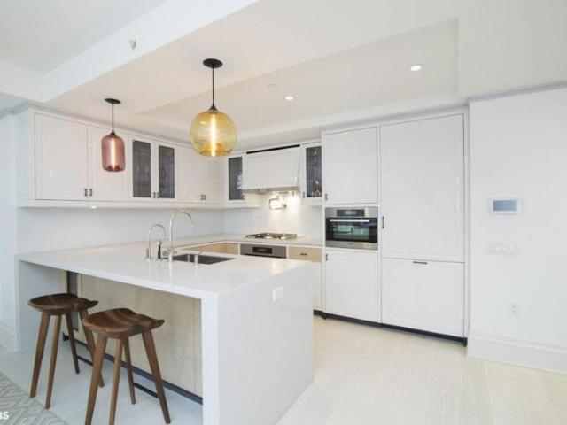 apartment with 2 bedroom, Upper East Side NY DLS96882075