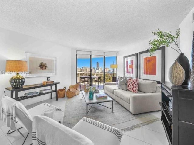 apartment with 3 bedroom, Aventura FL DLS102659714
