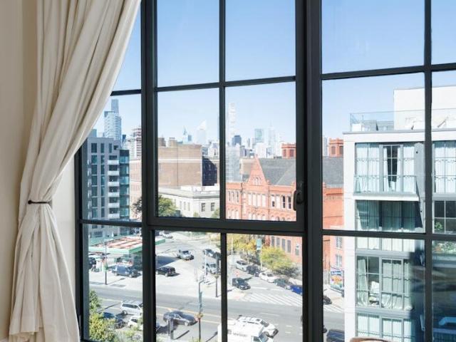 apartment with 3 bedroom, Long Island City NY DLS102245786