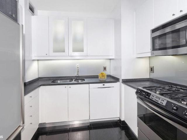 apartment with 3 bedroom, Midtown West NY ES98817910