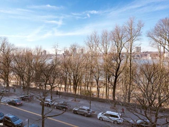 apartment with 3 bedroom, Upper West Side NY DLS98817929