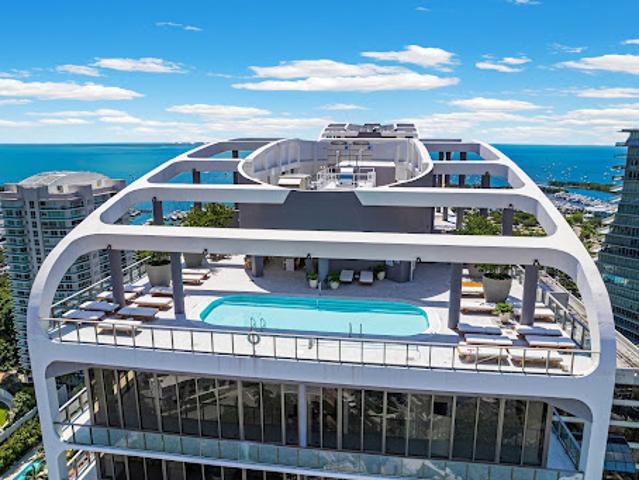 Apartment with terrace and pool