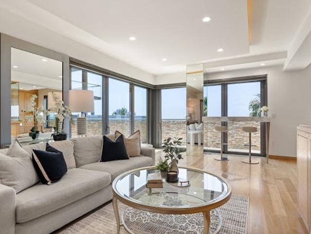 Apartment with terrace and pool