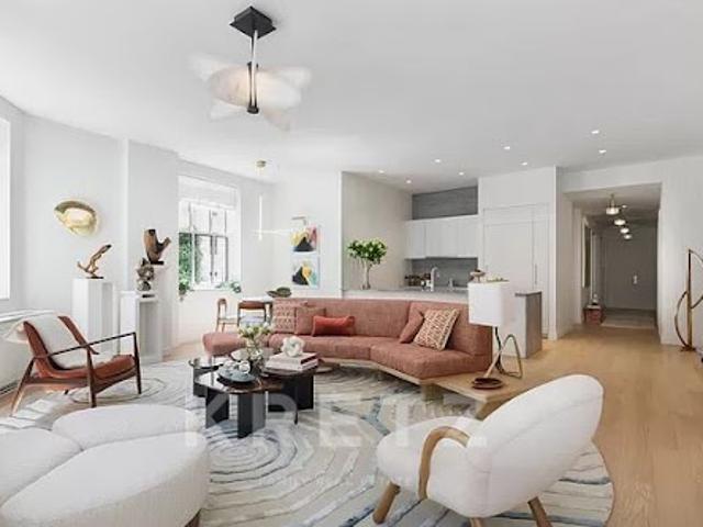 Apartment with terrace and pool