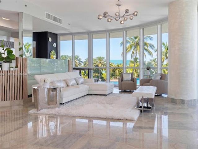 Apartment with terrace and pool