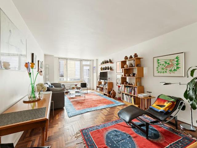 Apartment with terrace and pool