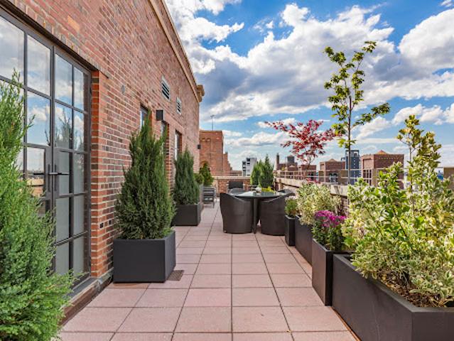 Apartment with terrace and pool