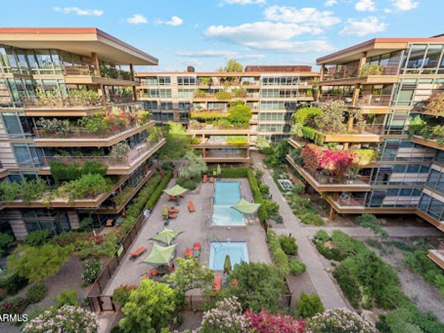Apartment with terrace and pool