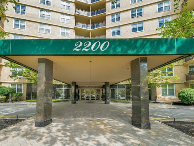 Apartment with terrace and pool