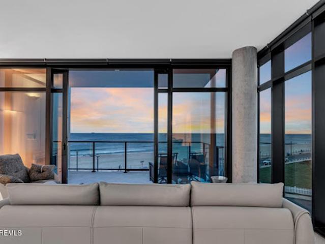 Apartment with terrace and pool