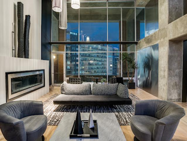 Apartment with terrace and pool