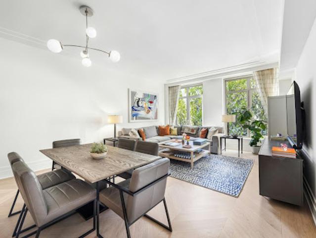 Apartment with terrace and pool