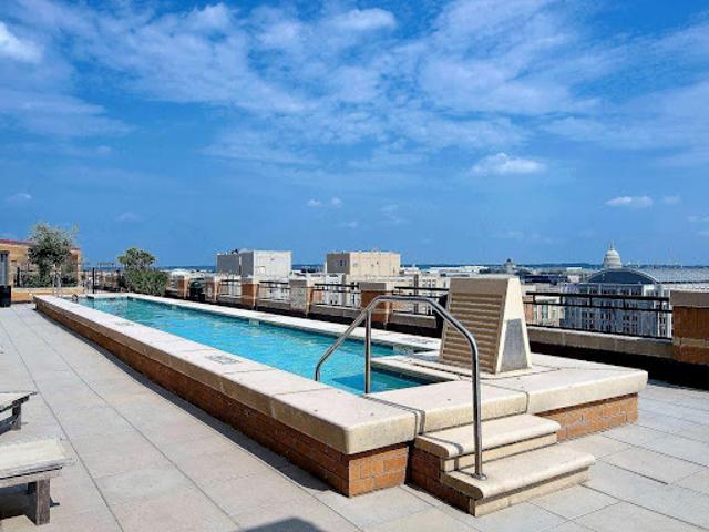 Apartment with terrace and pool