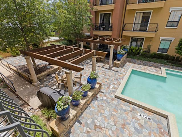 Apartment with terrace and pool