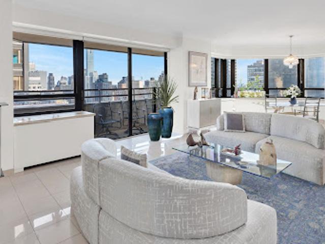 Apartment with terrace and pool