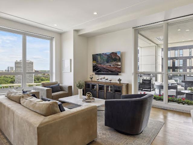 Apartment with terrace and pool
