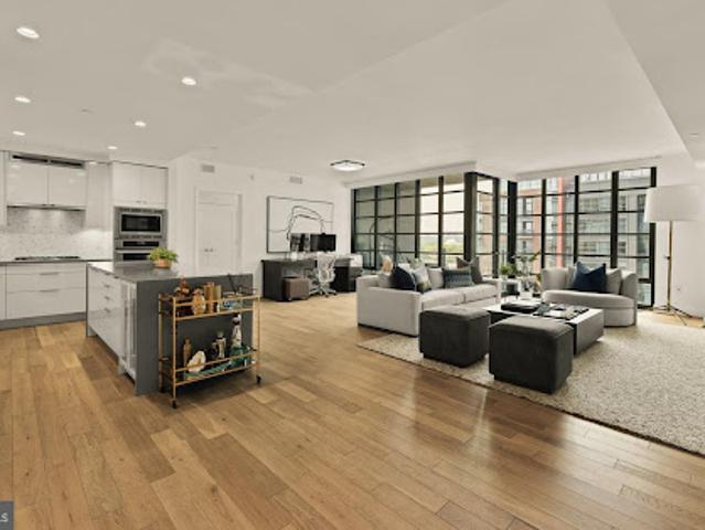 Apartment with terrace and pool