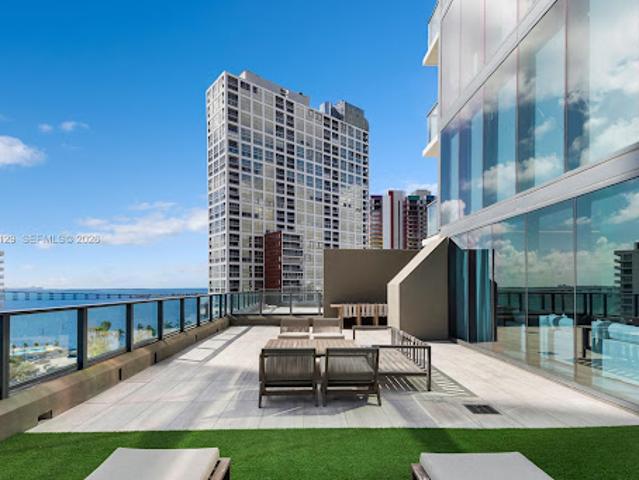 Apartment with terrace and pool
