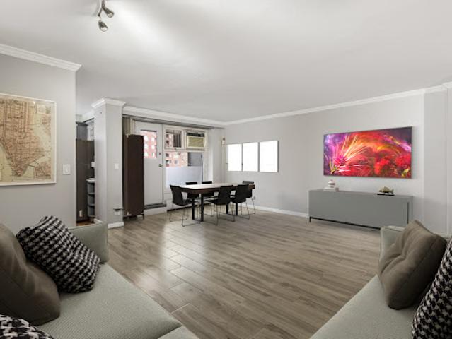 Apartment with terrace and pool
