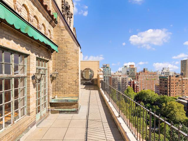Apartment with terrace