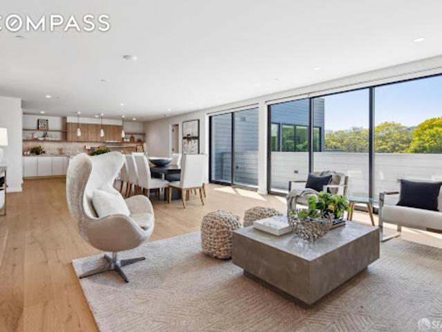 Apartment with terrace