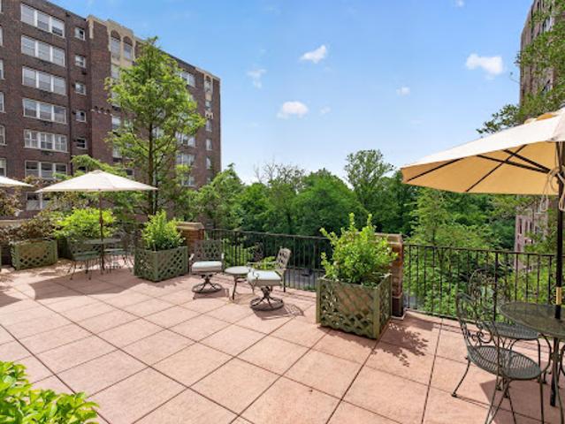 Apartment with terrace
