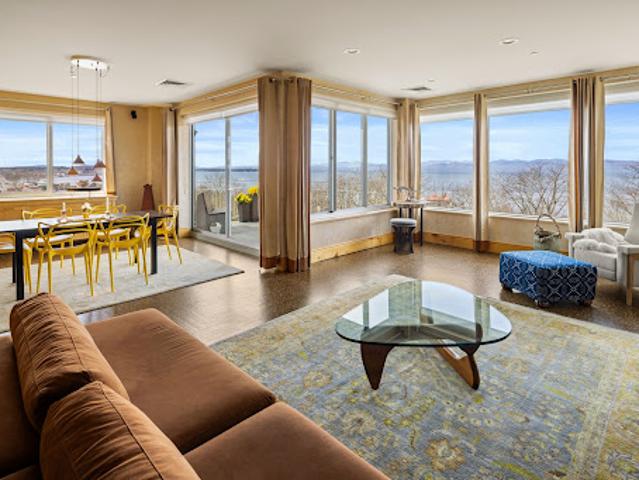 Apartment with terrace