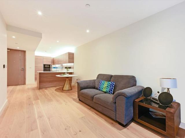 Apartment with views of the Thames located in Royal Arsenal Riverside SE18
