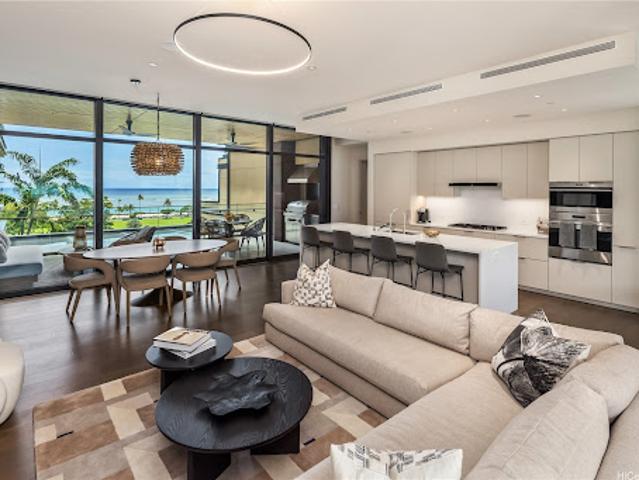 Apartment with pool