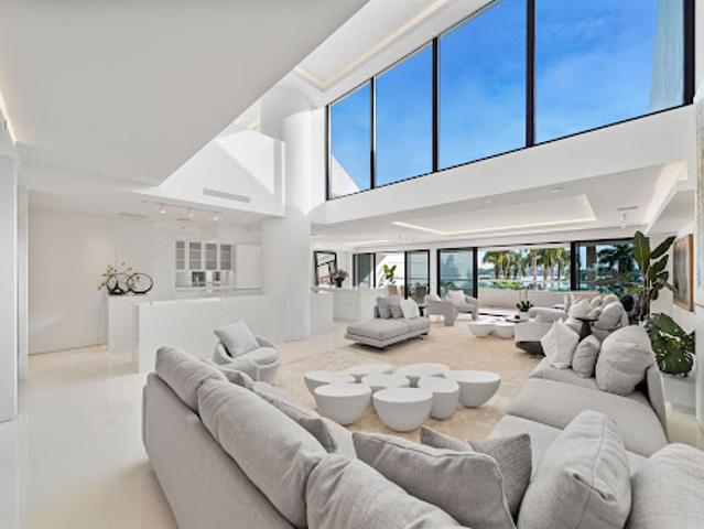 Apartment with pool