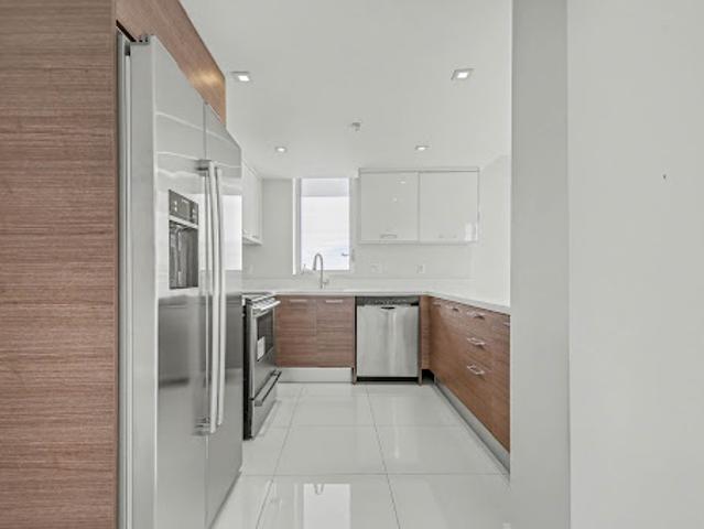 Apartment with pool