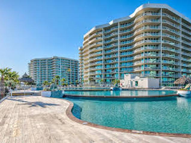 Apartment with pool