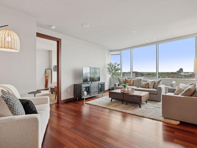 Apartment with pool