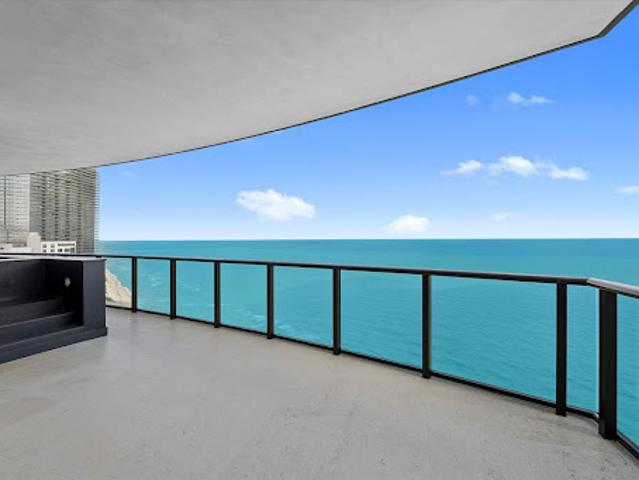 Apartment with pool