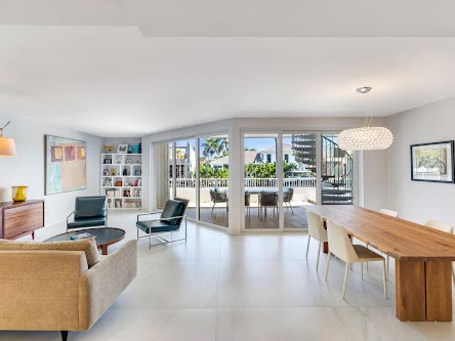Apartment with pool