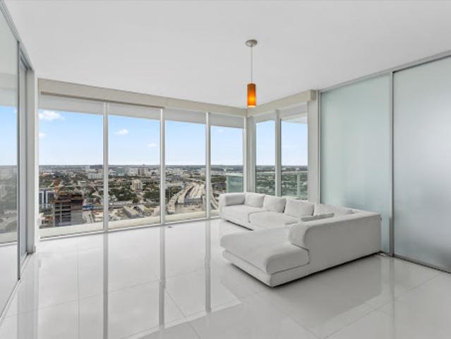 Apartment with pool