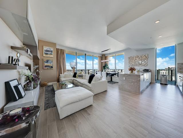 Apartment with pool