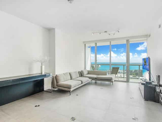 Apartment with pool