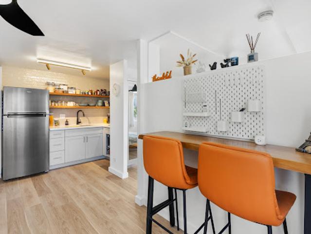 Apartment with pool
