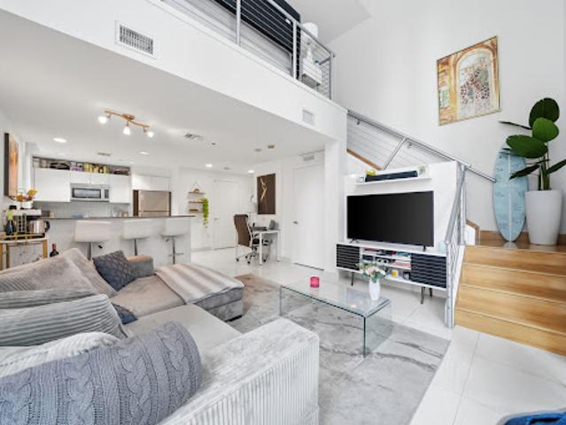 Apartment with pool