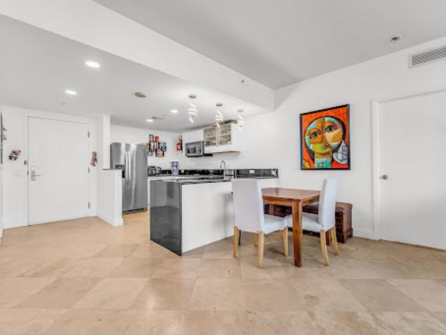 Apartment with pool