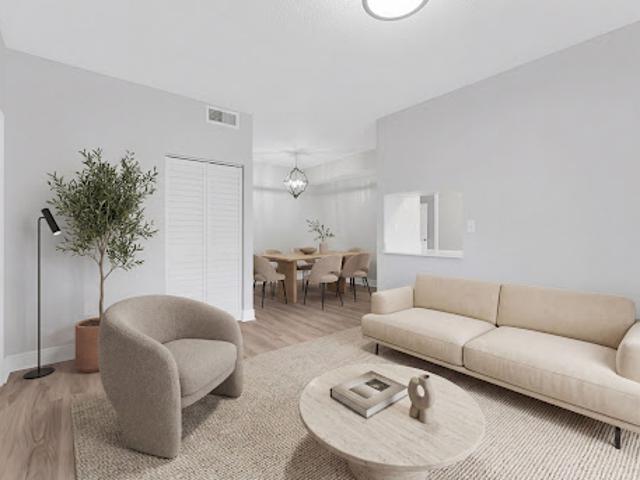 Apartment with pool