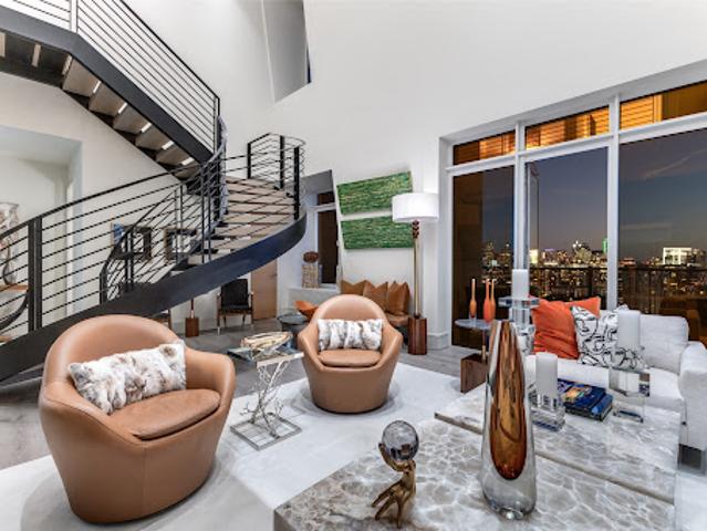 Apartment with pool