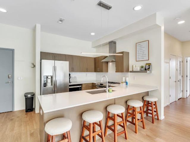Apartment with pool