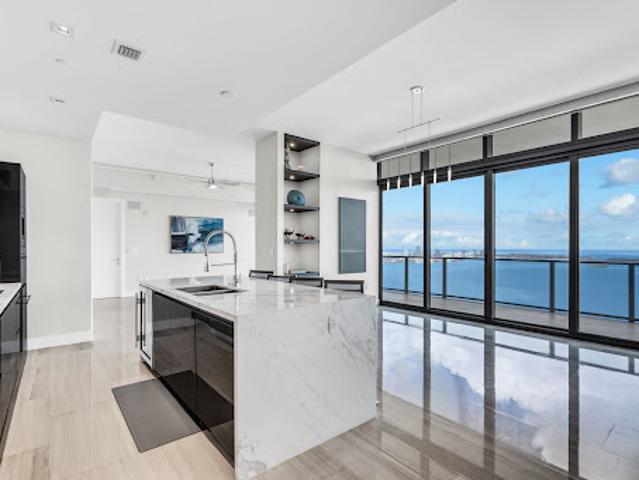Apartment with pool