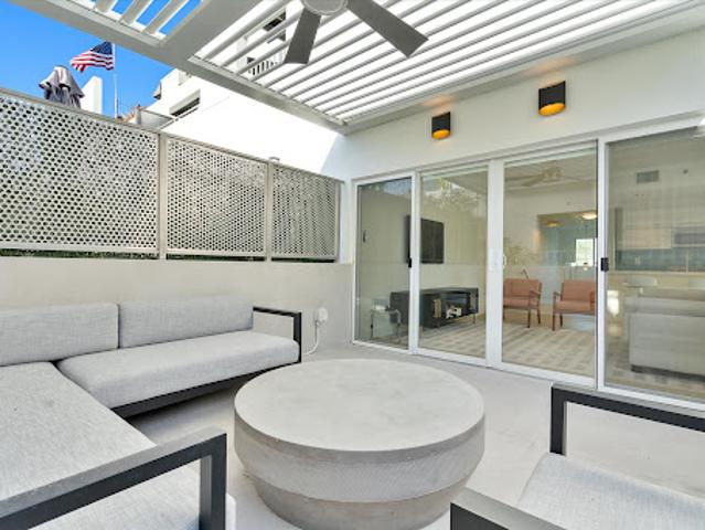 Apartment with pool