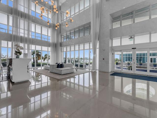 Apartment with pool